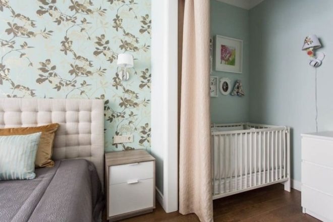 Bedroom with a baby cot: design ideas and tips